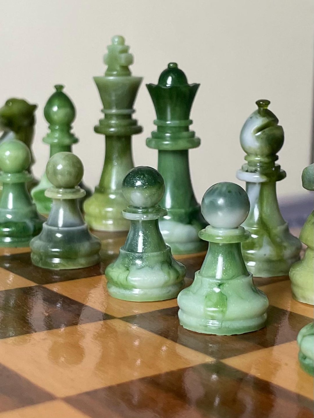 Unique Green Chess Set 16 Pieces, Handmade, Luxurious Resin Epoxy Chess ...