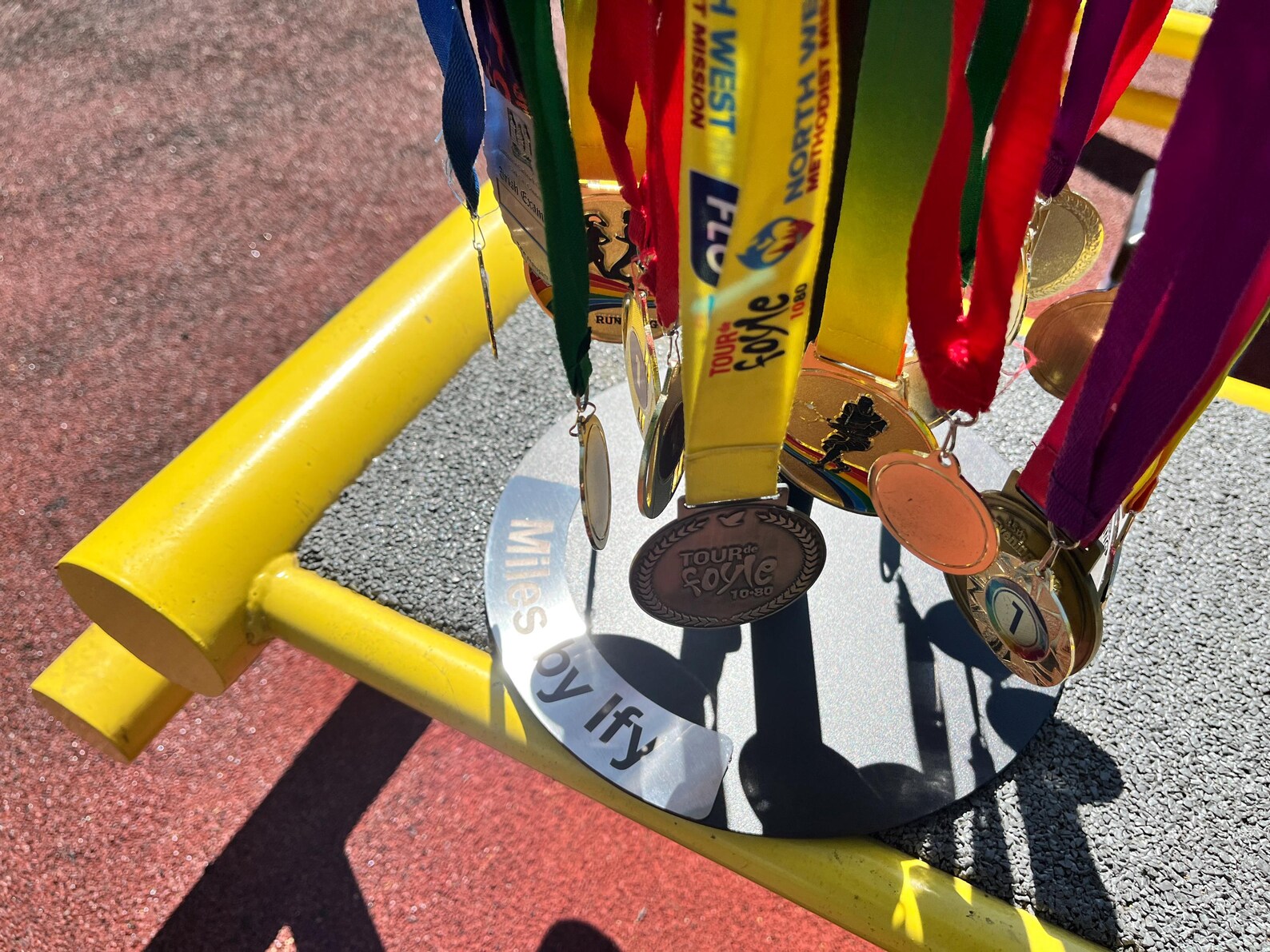 Metal Award Hanger Desktop Stand, Running Medal Holder, Sports Medal ...