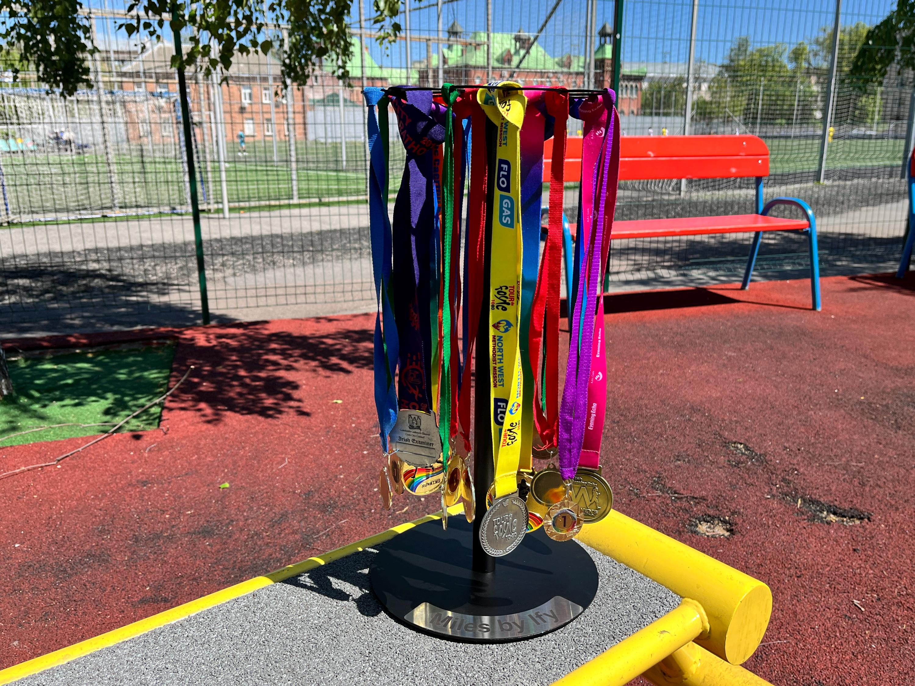 Metal Award Hanger Desktop Stand, Running Medal Holder, Sports Medal ...