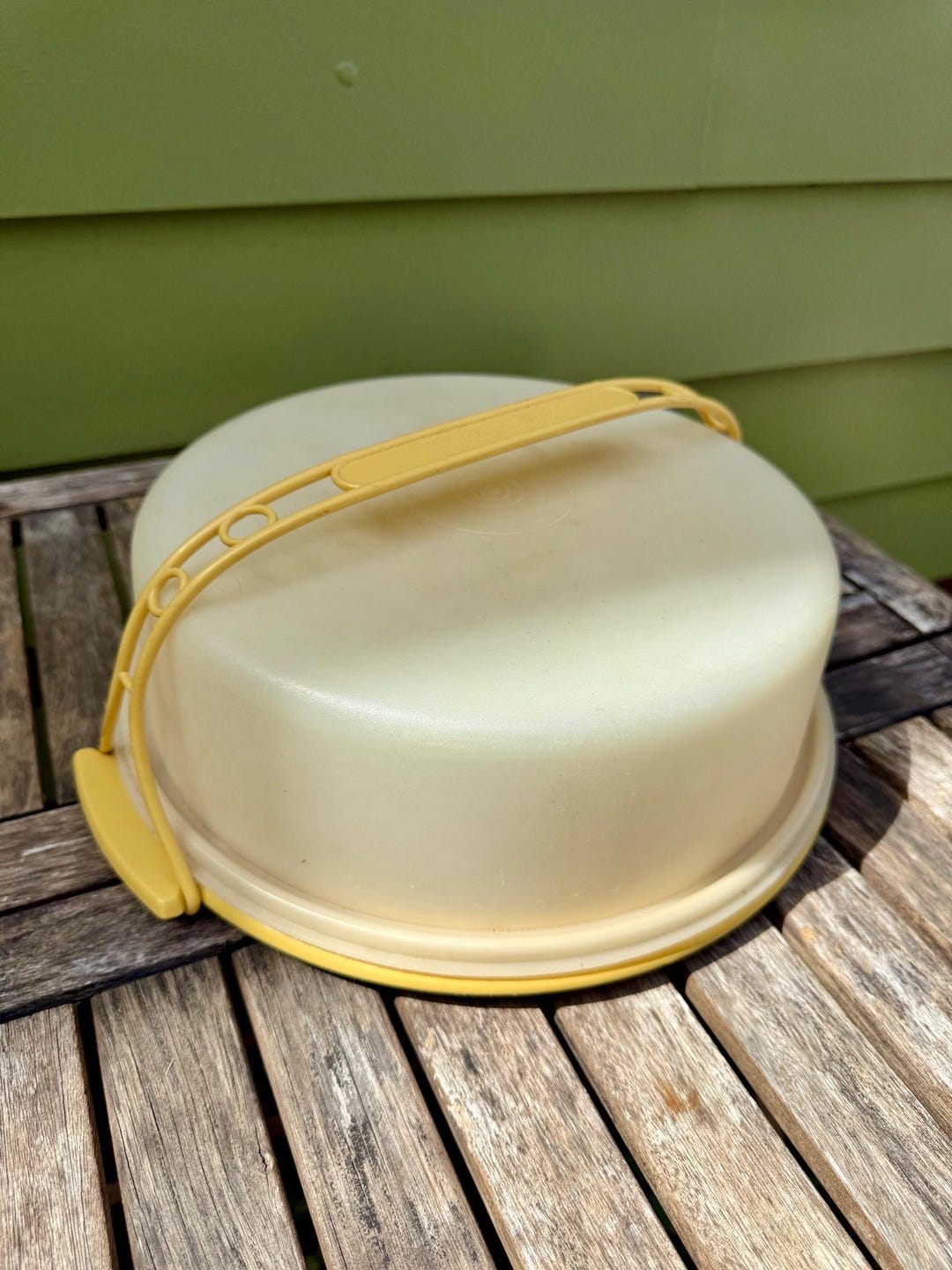 Vintage TUPPERWARE PIE CARRIER Cake Taker Saver 719-4 Harvest Gold ...