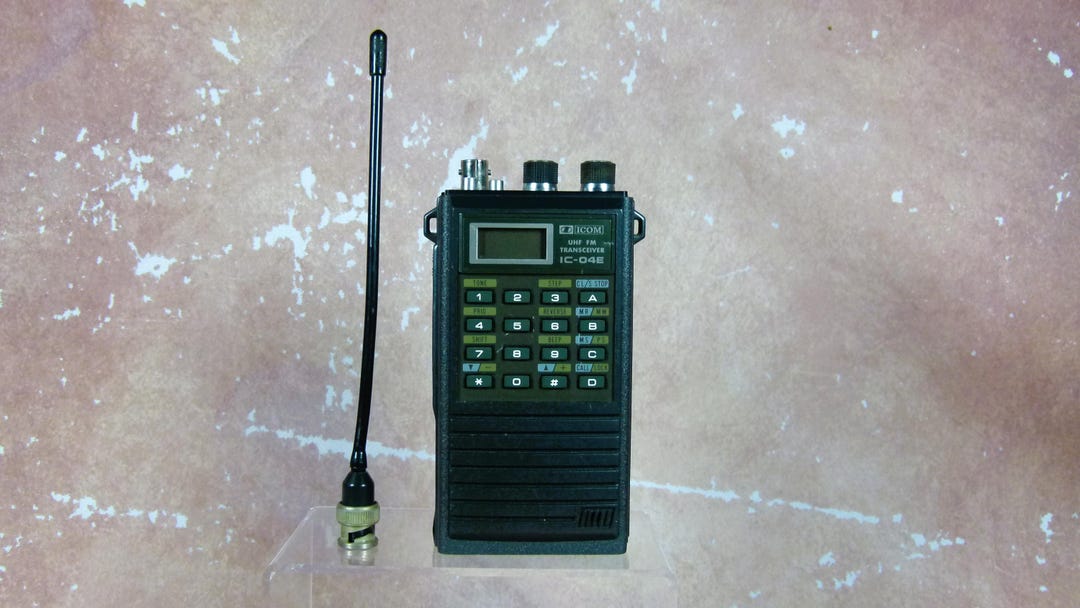 Vintage ICOM IC-04E Handheld Transceiver - Excellent Visual Condition ...