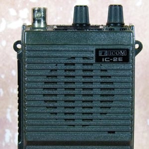 Vintage ICOM IC-2E Handheld Transceiver - Excellent Visual Condition ...