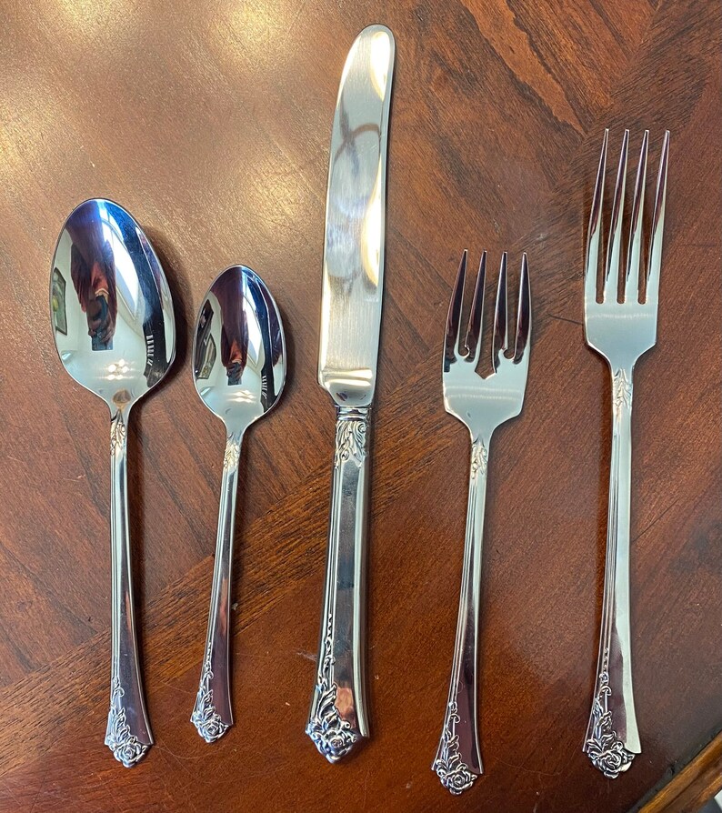 Oneida Flatware 8 Place Setting - Etsy