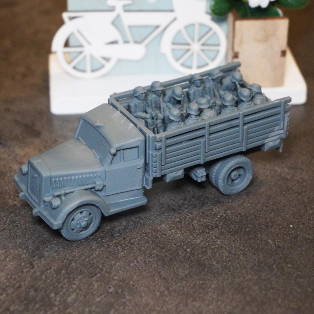 German Truck Opel Blitz With 12 Crew Members, World War II, Scale 15mm ...