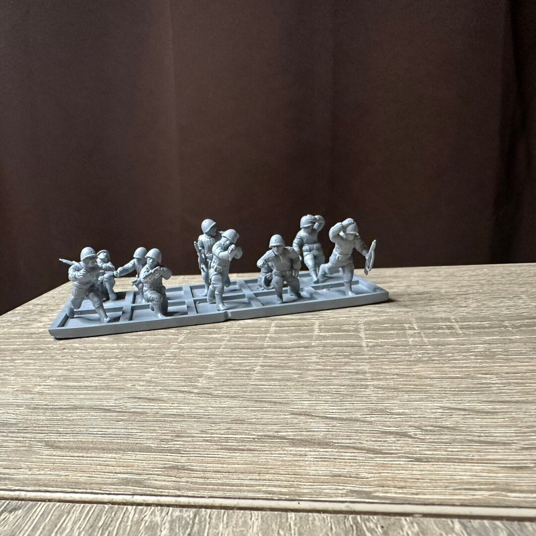 10 Russian Conscript Figures Equipped With Rifles and Ammunition ...