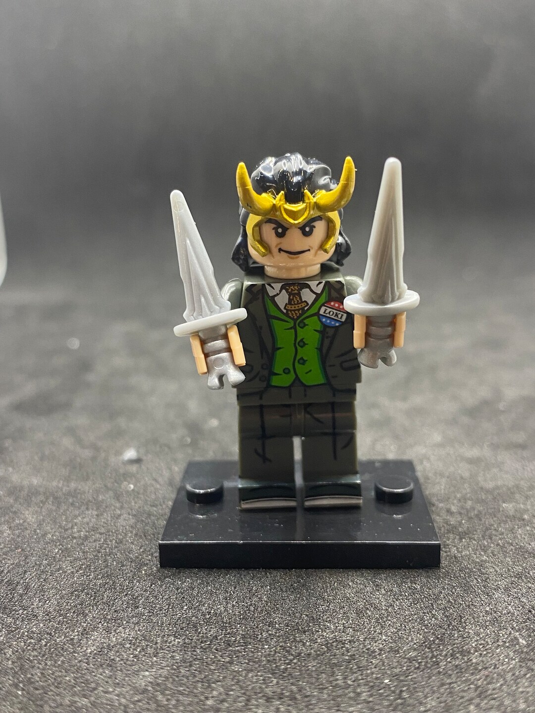 Marvel Loki W/ Crown & Daggers Minifigure - Etsy