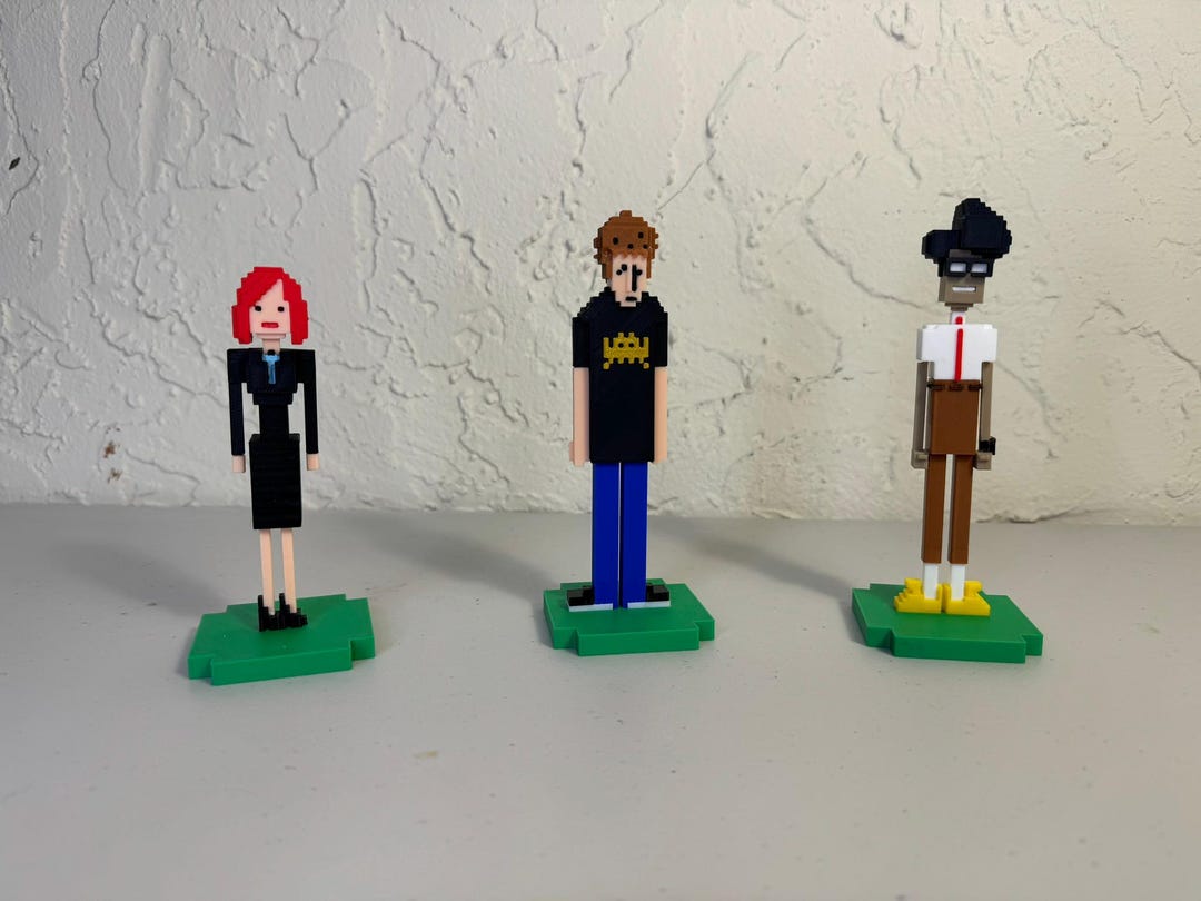 Pixel Statues - the IT Crowd - Removable Base - Etsy