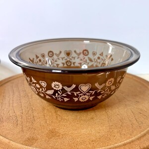 Vintage Pyrex Nesting Bowls | Brown Glass, Pink Birds & Hearts - Etsy