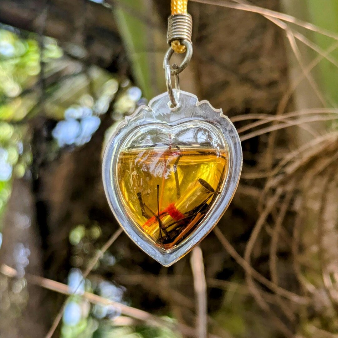 Powerful Love & Happiness Amulet With Magical Oil Rare Tale Sai Herb ...