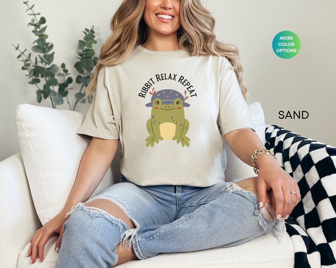 Cottagecore Frog Shirt Happy Frog Lover Tshirt Womens Smiling Baby Frog ...