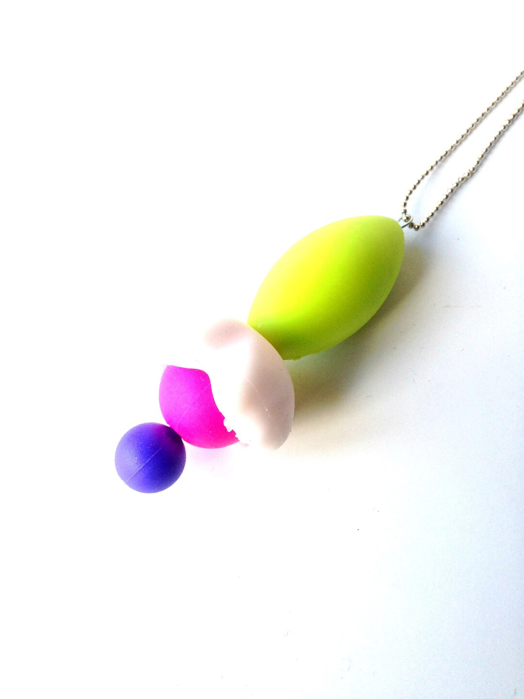 Design Necklace COLORBLOCK Made With Plastic Beads Green White Purple ...