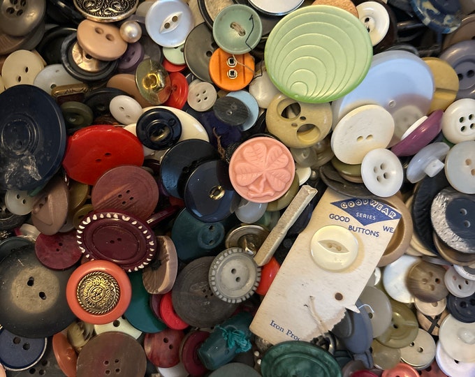 100 Mixed Vintage and Used Buttons - Etsy