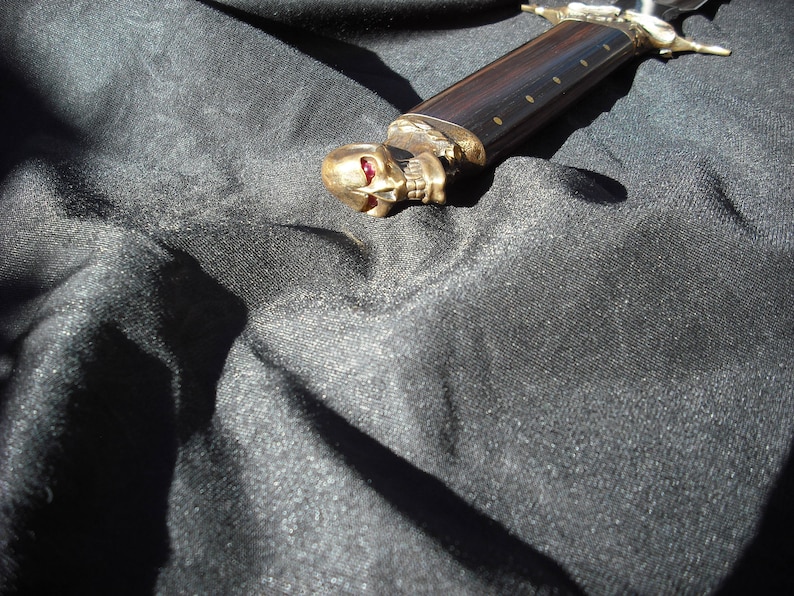 Twist Damascus Dagger With Sculpted Guard and Pommel of Bronze. Garnet ...