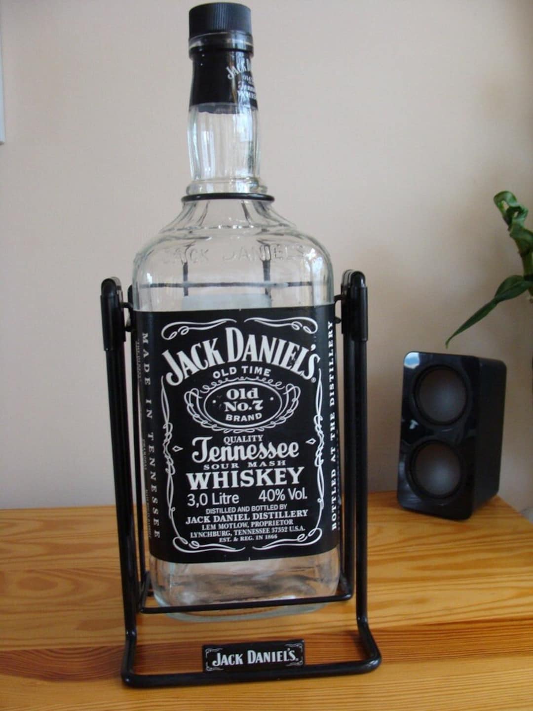 Jack Daniels 3L Bottle Swing Cradle Pour Assist Holder Rack Man Cave ...