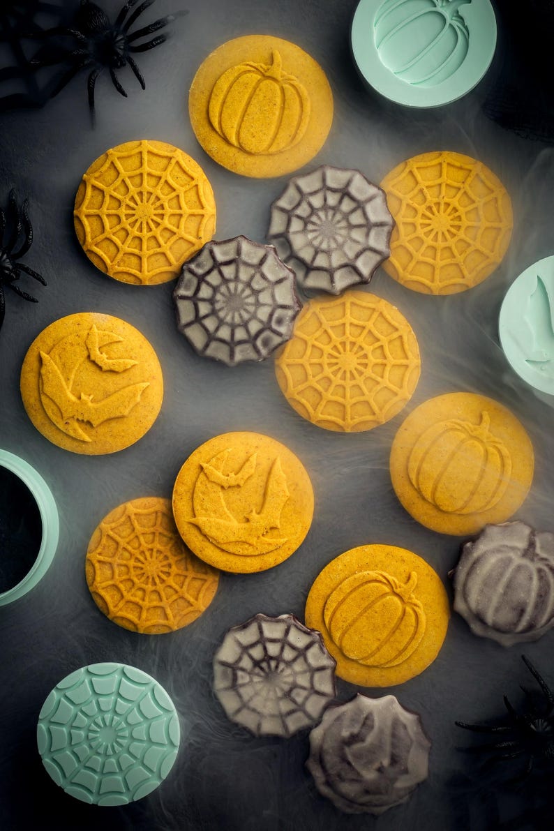 Halloween Cookie Cutter Set With Spooky Spiderweb, Pumpkin, Moon and ...