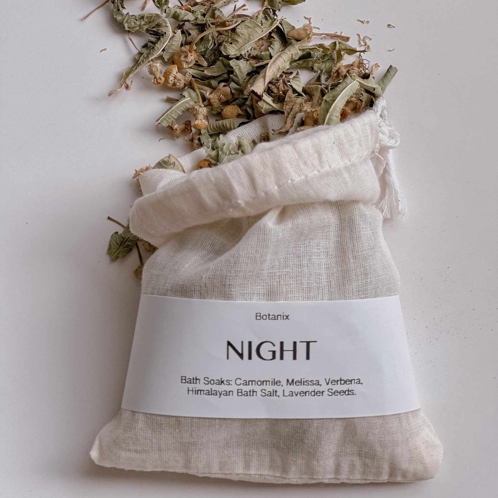 ESSENTIALS Bath Pouches - Set of 4 Luxurious Bath Soaks, Night, Beauty ...