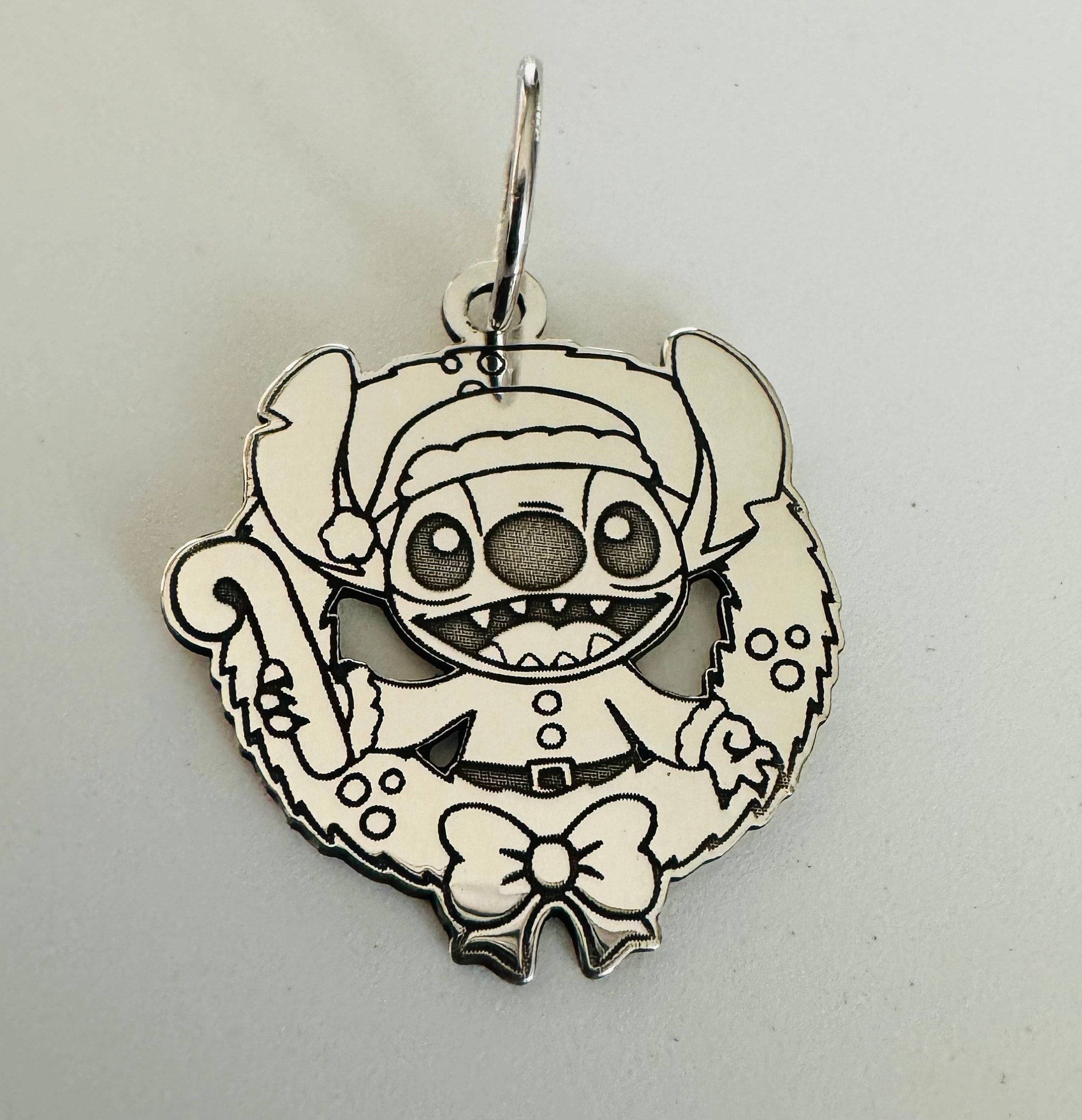 925 Láser Engraved Stich Christmas Cartoon Inspired Pendant, Minimalist ...