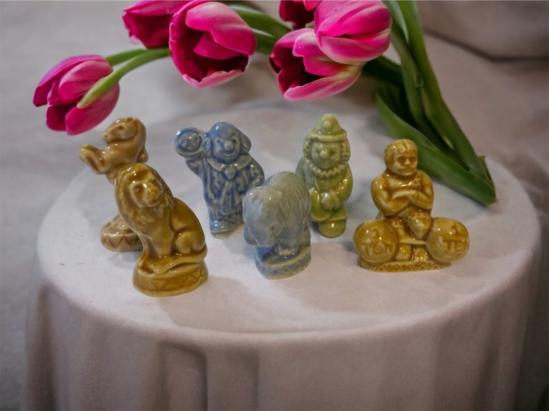 6 Vintage Wade Circus Figurines Clowns Elephant Horse Strongman and ...