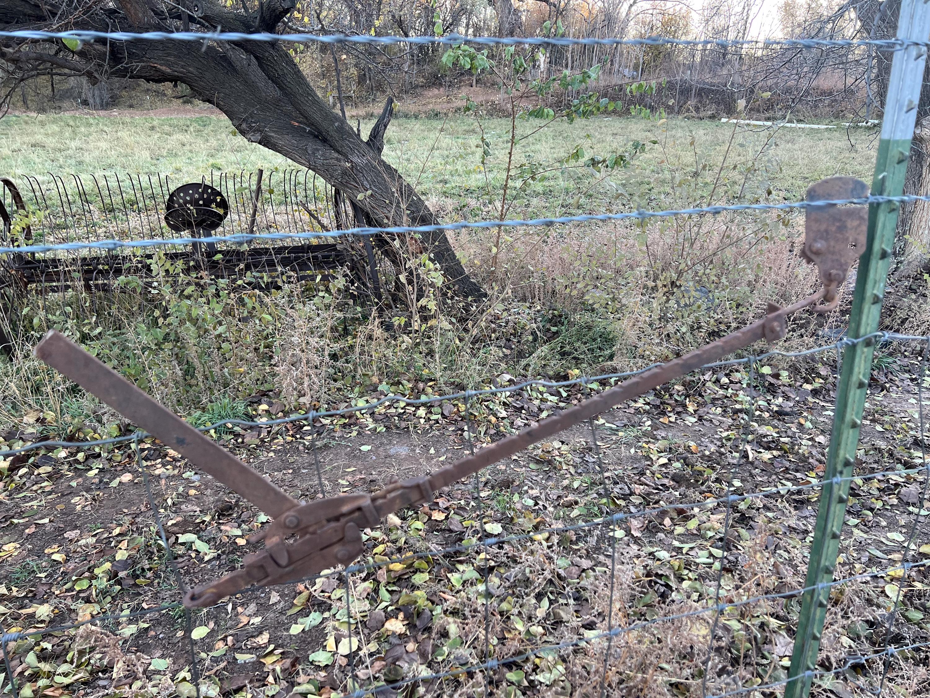 Antique Vintage Cast Iron Fence Post Wire Cranking Ratcheting - Etsy