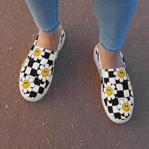 DAISY RETRO CHECKER Women’s Slip-on Canvas Shoes, Smiley Face Daisy ...
