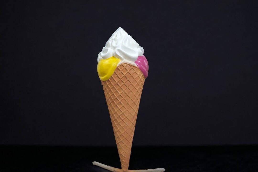 Standing Ice Cream Decorative Sculpture Plastic Ice Cream Figure Yard ...