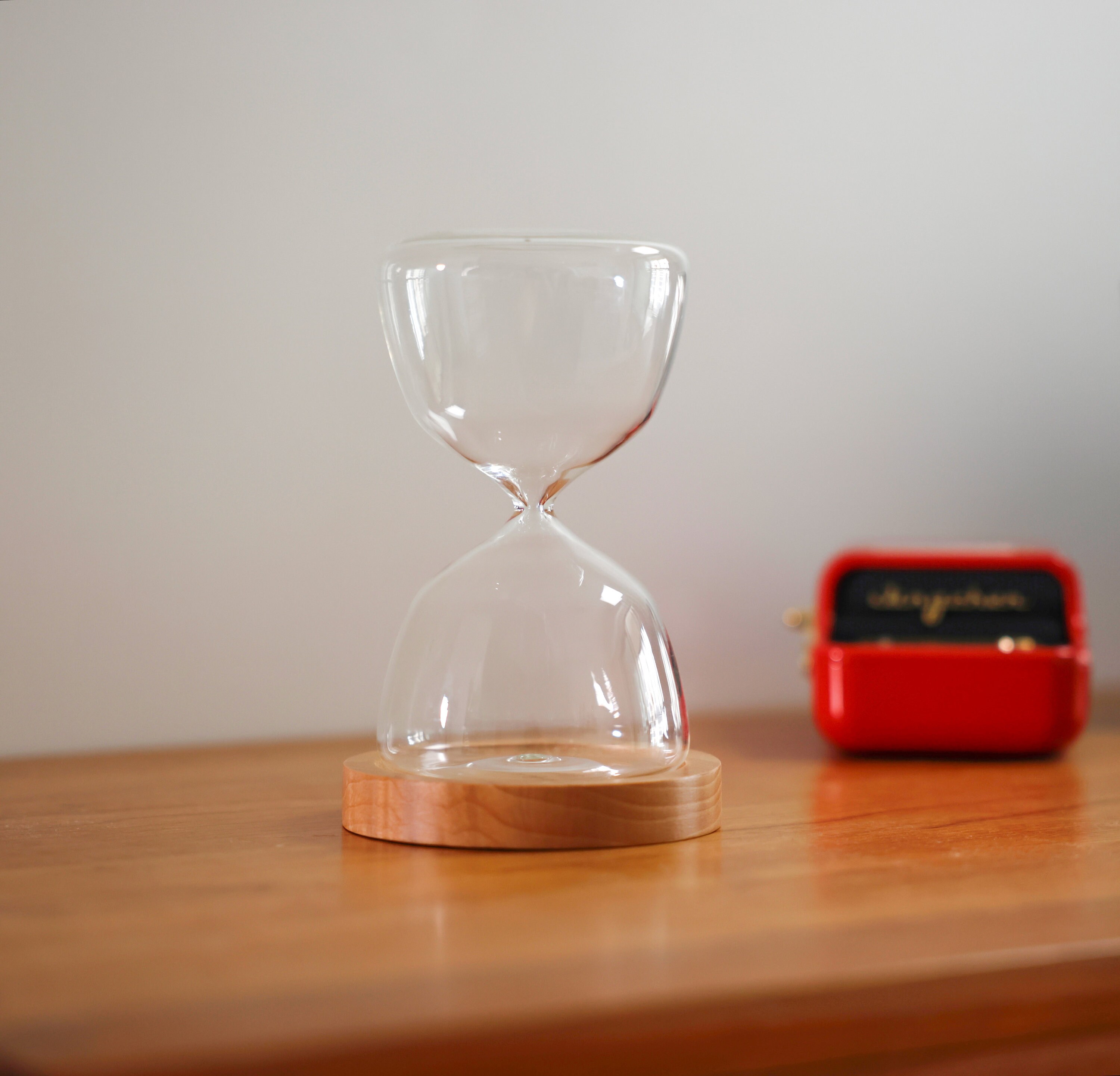 Custom Engraving Refillable Round Hourglass Bottle With Wood Base ...