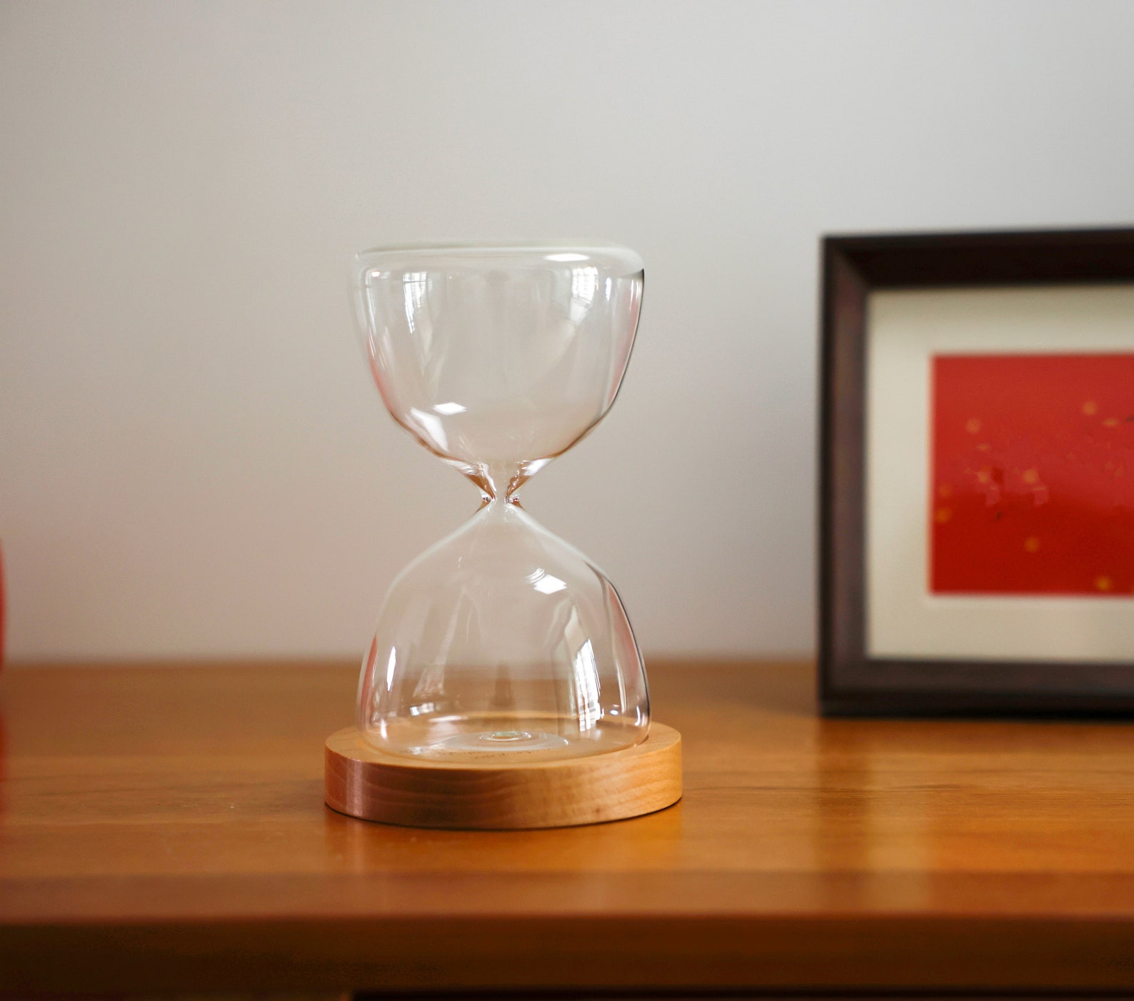 Custom Engraving Refillable Round Hourglass Bottle With Wood Base ...