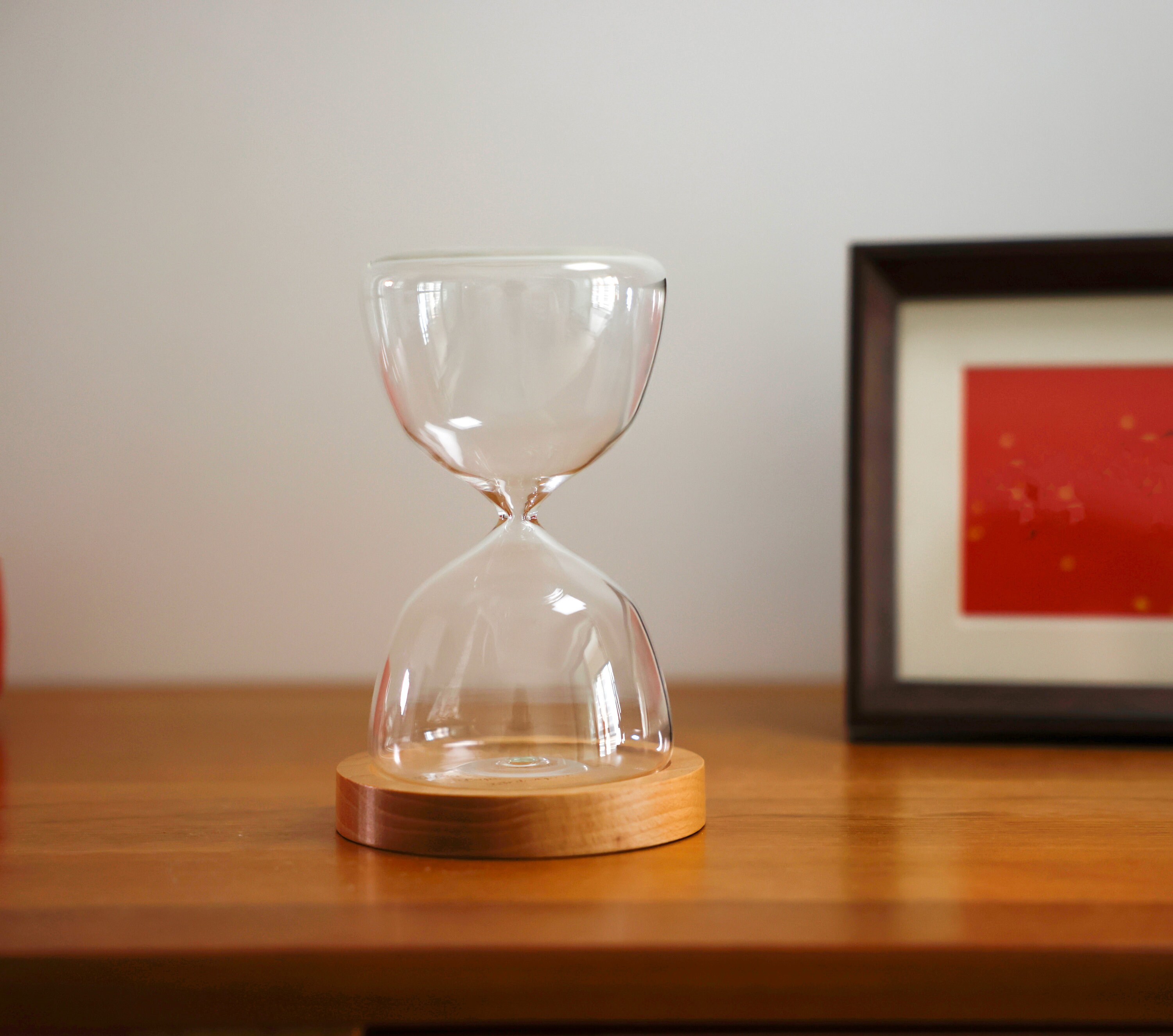 Custom Engraving Refillable Round Hourglass Bottle With Wood Base ...