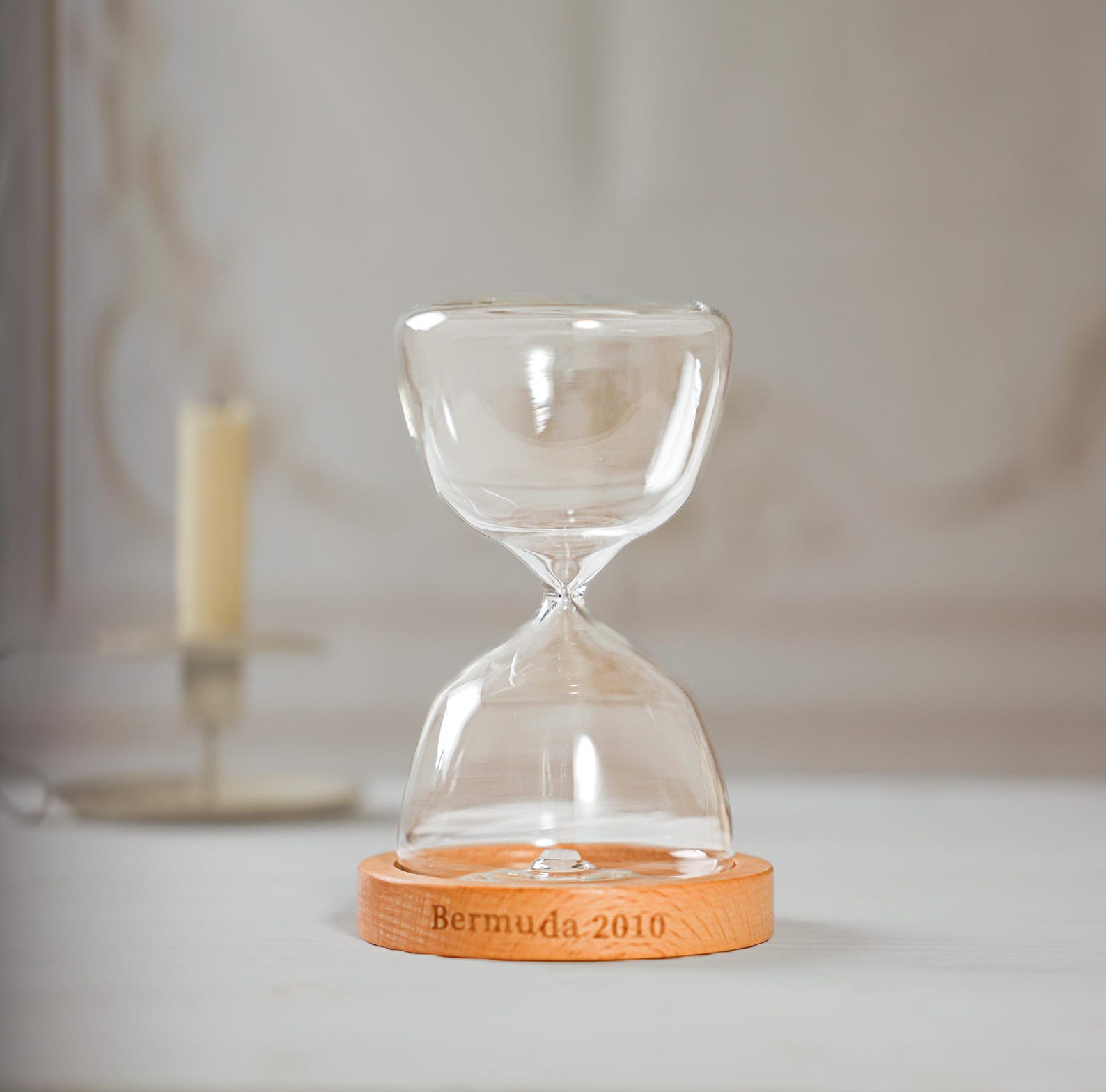 Custom Engraving Refillable Round Hourglass Bottle With Wood Base ...