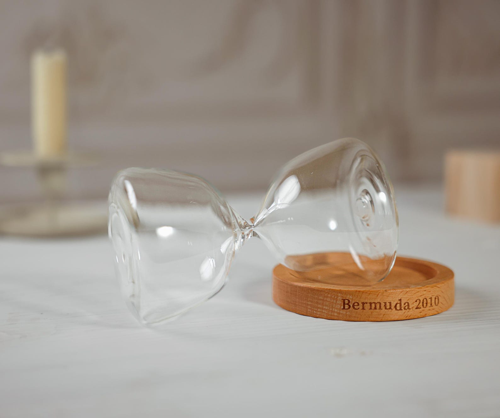 Custom Engraving Refillable Round Hourglass Bottle With Wood Base ...