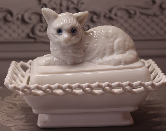 Westmoreland Cat Candy Dish / Milk Glass Lace Trim / Blue Gray Eyed Cat ...