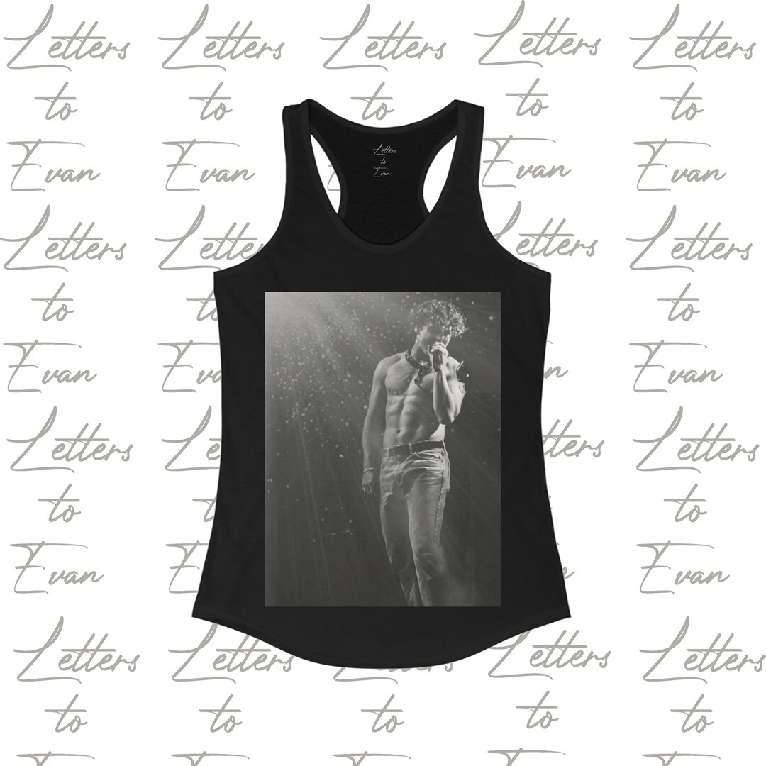 Benson Boone Shirtless Singing on Stage With Glitter Lights Women's ...