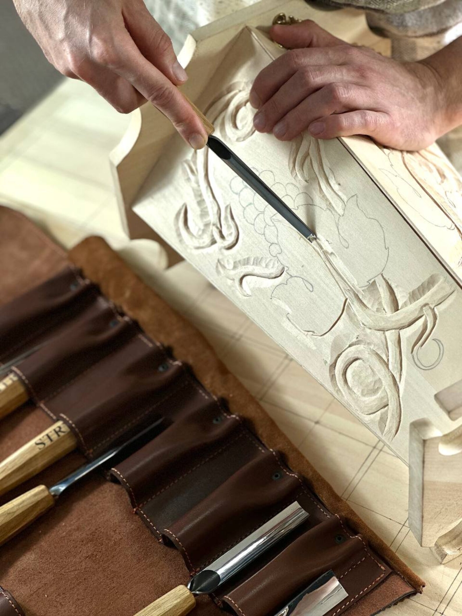 Wood Carving Set 12 Pieces in a Genuine Leather Case, Carving Chisels ...