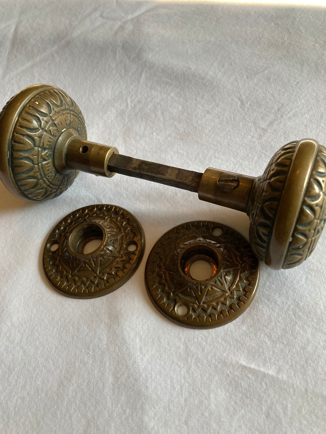 Antique Set Bronze Pattern Door Knobs & Round Rosettes Complete - Etsy