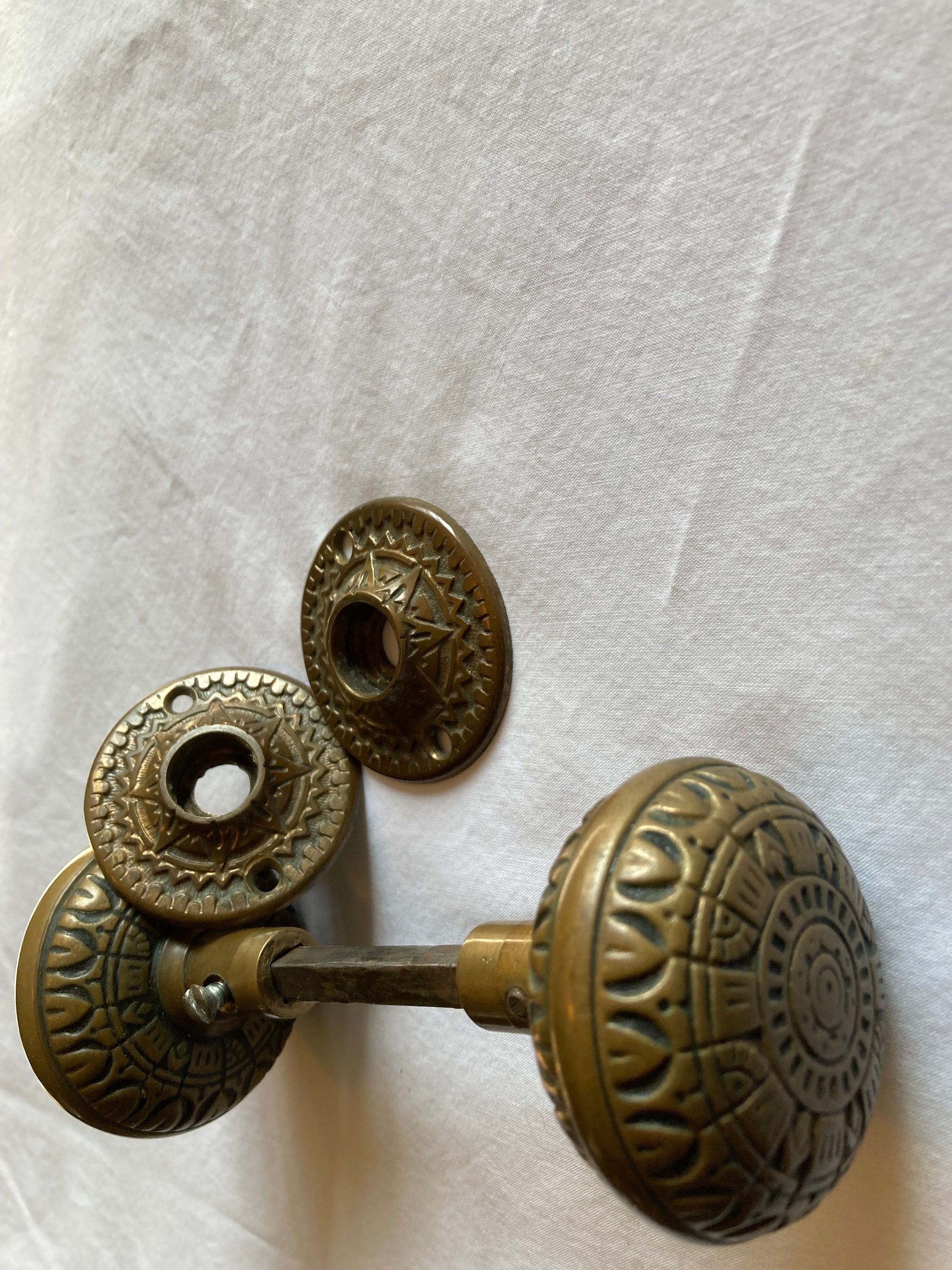 Antique Set Bronze Pattern Door Knobs & Round Rosettes Complete - Etsy