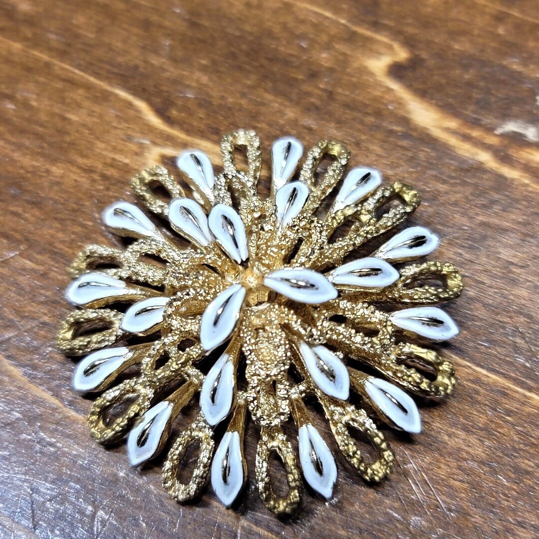 Crown Trafari Signed Brooch 1 3/4 Inch Burst 4tier Textured Gold Tone ...