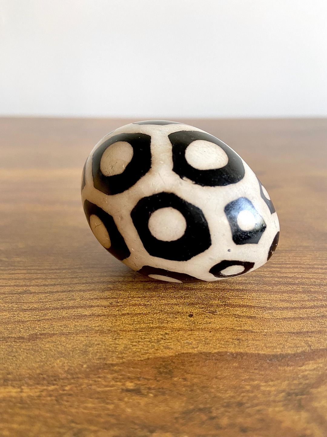 Vintage Peruvian Chulucanas Smoke-burnished Pottery Egg, Black & Ivory ...
