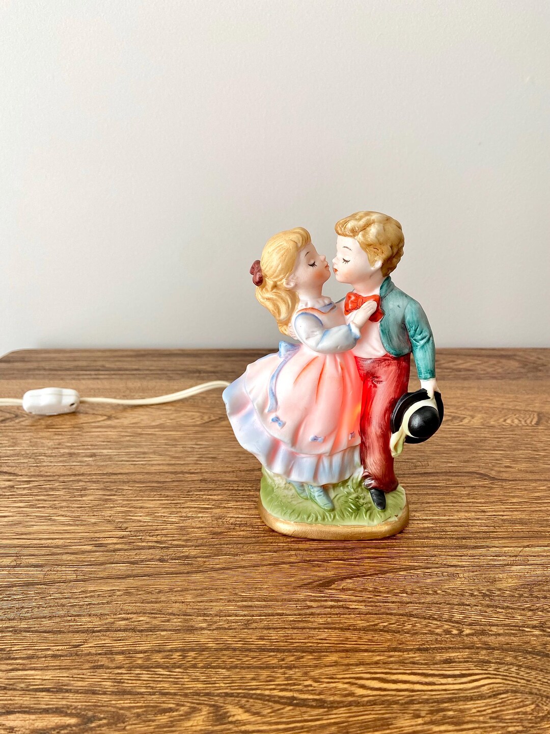 Vintage Distinctive Creation Romantic Couple Figurine Night Light ...