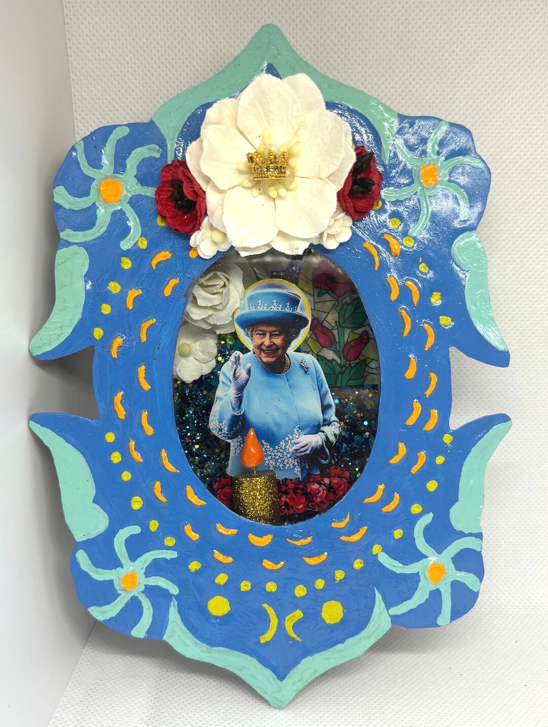 Queen Elizabeth Waving Nicho Shadowbox Shrine - Etsy