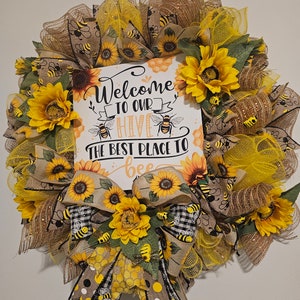 Sunflower Bee Wreath, Adorned With Intricate Details on the Wreath ...