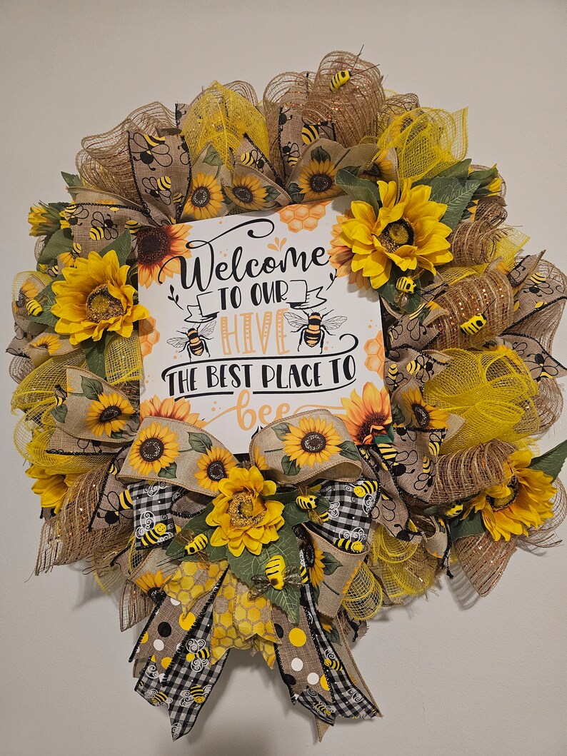 Sunflower Bee Wreath, Adorned With Intricate Details on the Wreath ...