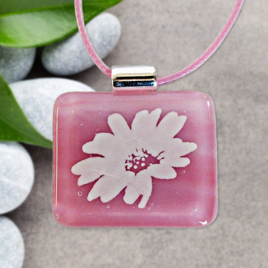 Summertime White Daisy on Pink and White Streaky Glass With Tube Bail ...