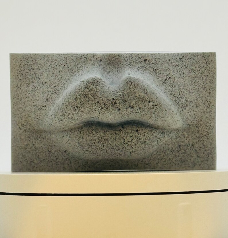 Handmade Abstract Lips Sculpture: Modern Resin Table Decor - Etsy