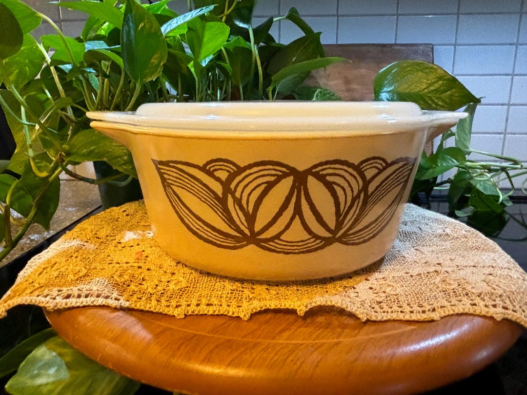 Vintage Promotional Pyrex (475-B) Raffia Brown Onion Casserole With Lid ...