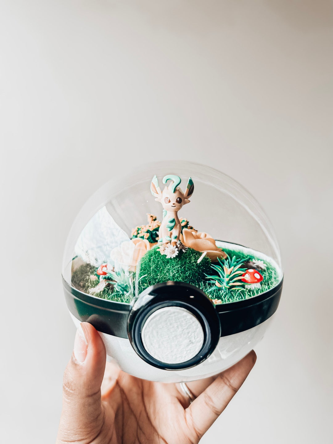 Leafeon Pokémon Terrarium Pokeball Environment/terrarium/ Large - Etsy