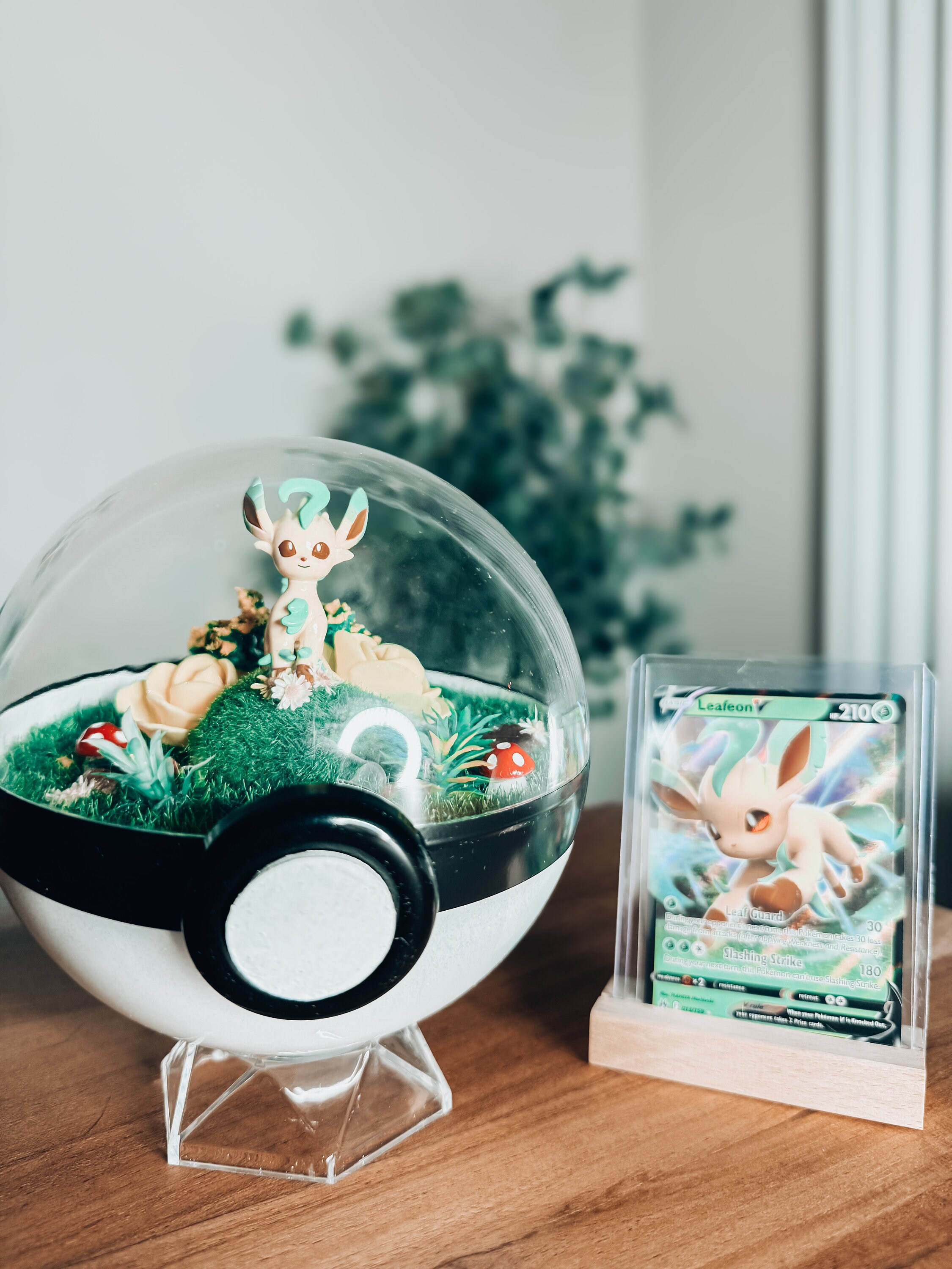 Leafeon Pokémon Terrarium Pokeball Environment/terrarium/ Large - Etsy