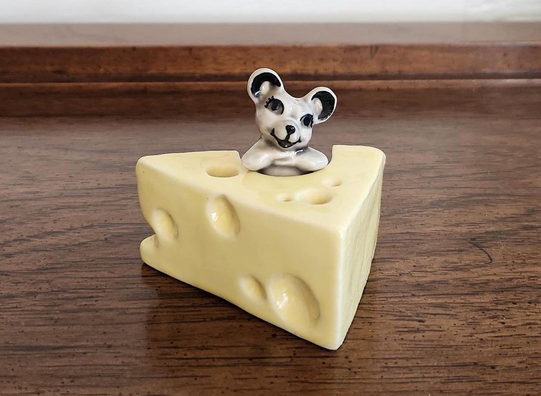 Vintage Arts Studio Mouse and Cheese Salt and Pepper Shakers Set - Etsy