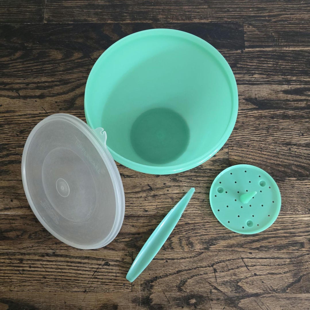 Vintage Tupperware Jadeite Crisp It Lettuce Keeper #679 With Seal ...