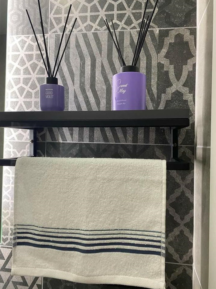 Wall Mounted Modern Towel Rack With Floating Shelf, Decorative and ...
