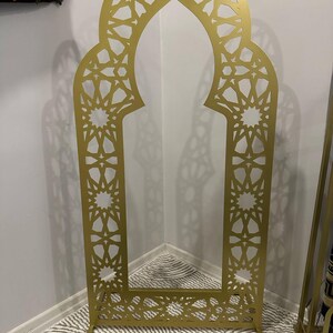 Intricate Islamic Metal Mihrab With Prayer Rug Hanger – Durable ...